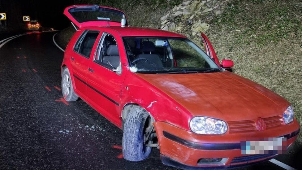 A419 crash: Driver jailed after Vespa rider has leg amputated - BBC News