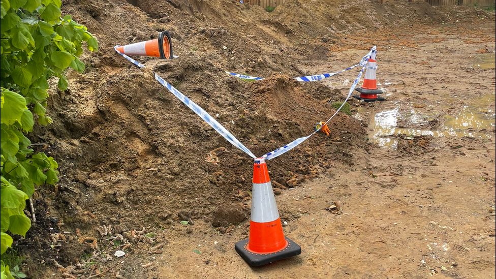 Petersfield Cemetery police probe over 'unexpected' human remains - BBC ...
