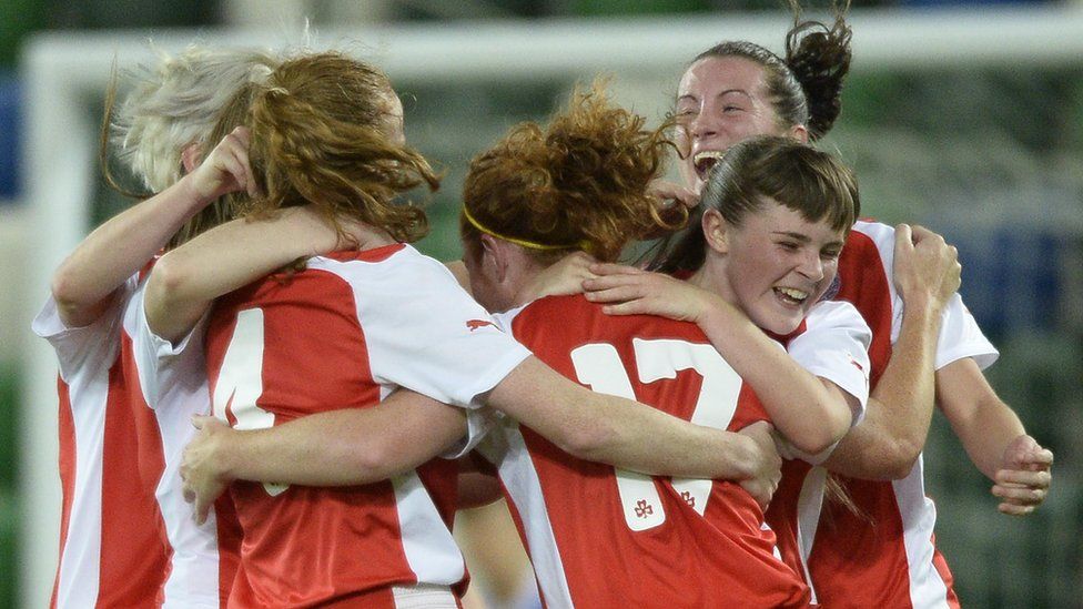 Linfield Ladies beat Cliftonville in final - BBC Sport