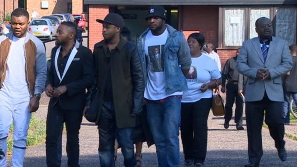 Thorpe Marshes Reserve deaths: Hundreds attend joint funeral - BBC News