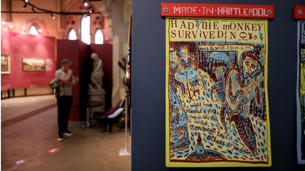 Artist's Hartlepool prints-for-stories project goes on show - BBC News