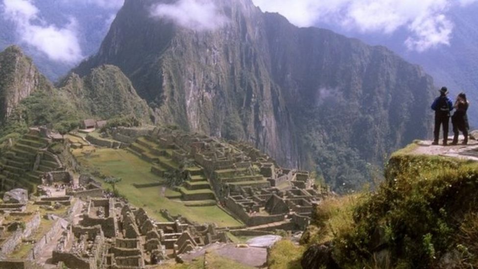 Machu Picchu train crash: Collision injures 15 tourists in Peru - BBC News