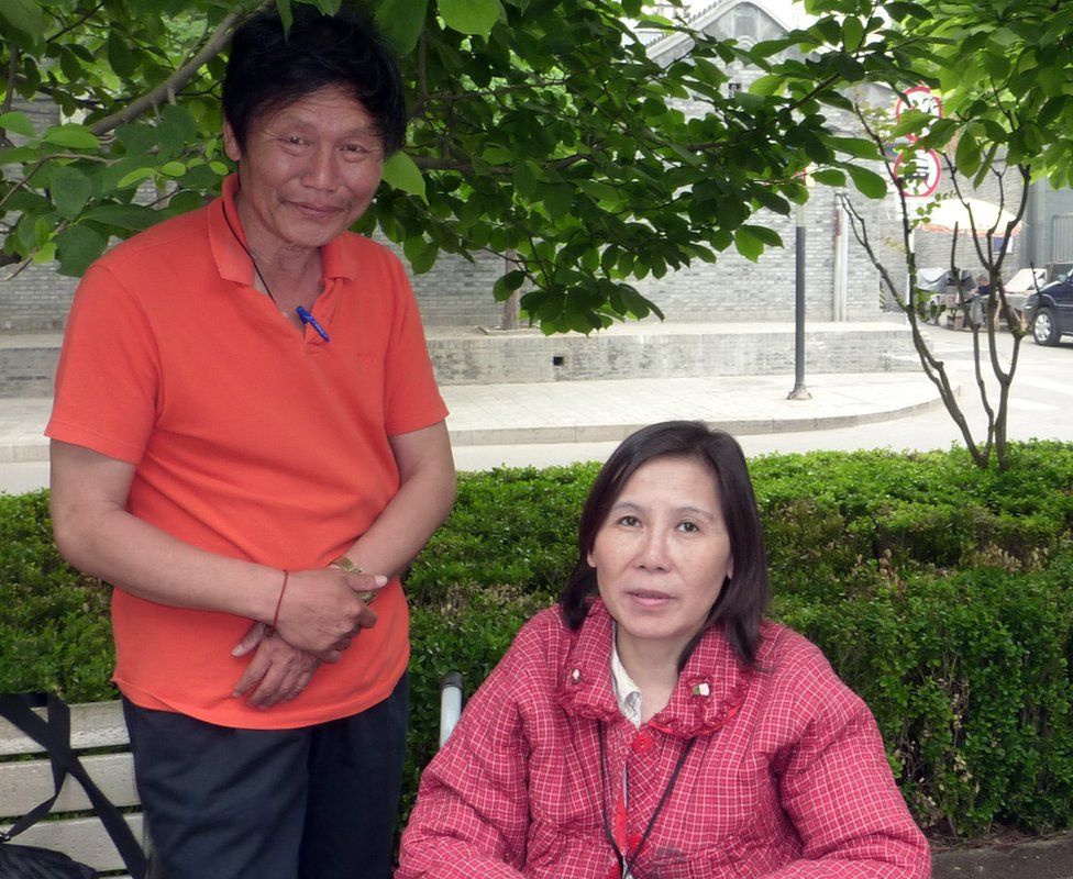 Rights activist Ni Yulan 'barred from leaving' China - BBC News