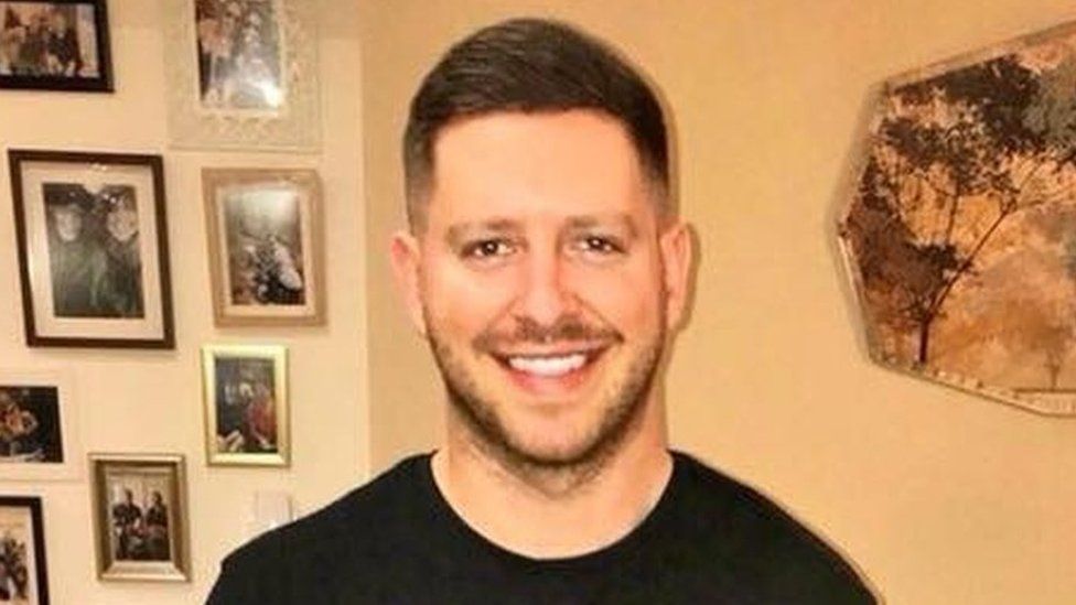 Ateb y Galw: Yr actor Geraint Rhys Edwards - BBC Cymru Fyw