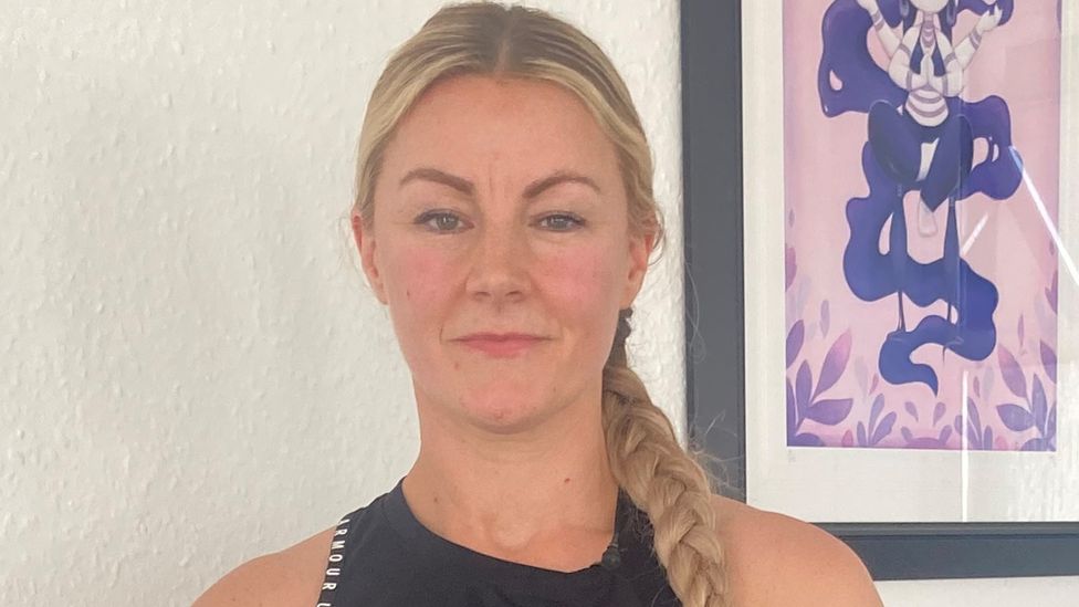 Six month smear test result wait 'worrying and frustrating' - BBC News