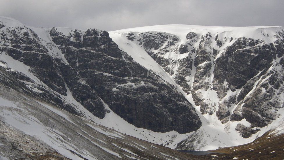 Views sought on Creag Meagaidh management plan - BBC News