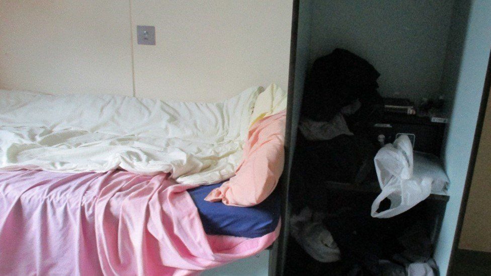 Yarl's Wood detention centre 'no longer safe', inspectors say - BBC News