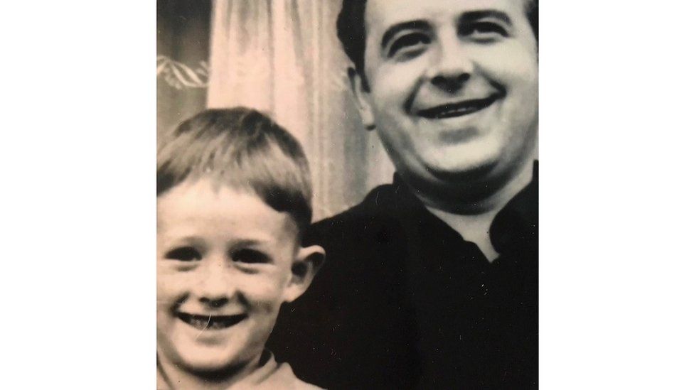 Ateb y Galw: Yr actor Gwyn Vaughan Jones - BBC Cymru Fyw