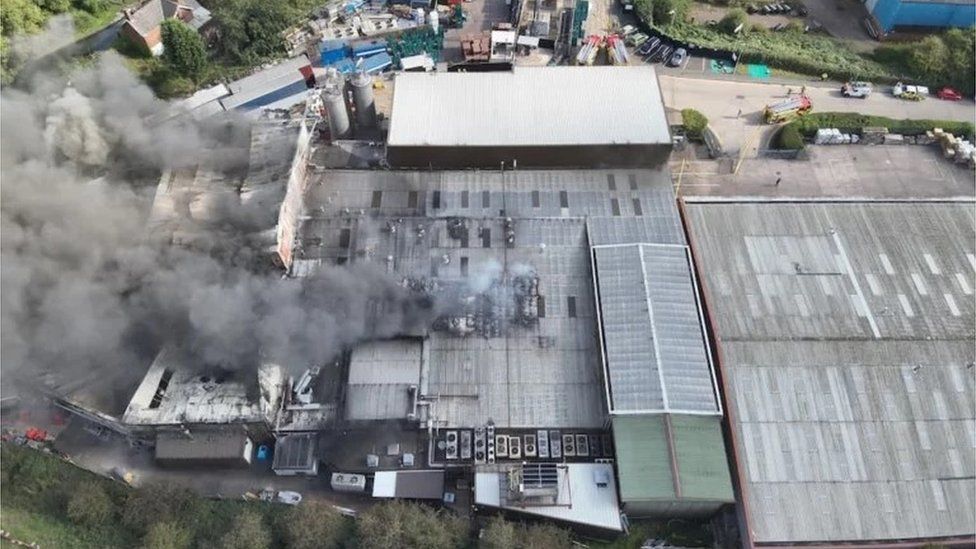 Netherton bakery plant fire: More than 100 firefighters tackle blaze ...
