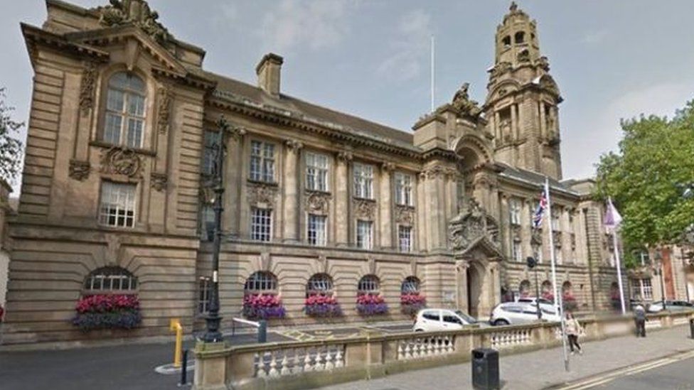 More than 100 Walsall children at risk of CSE - BBC News