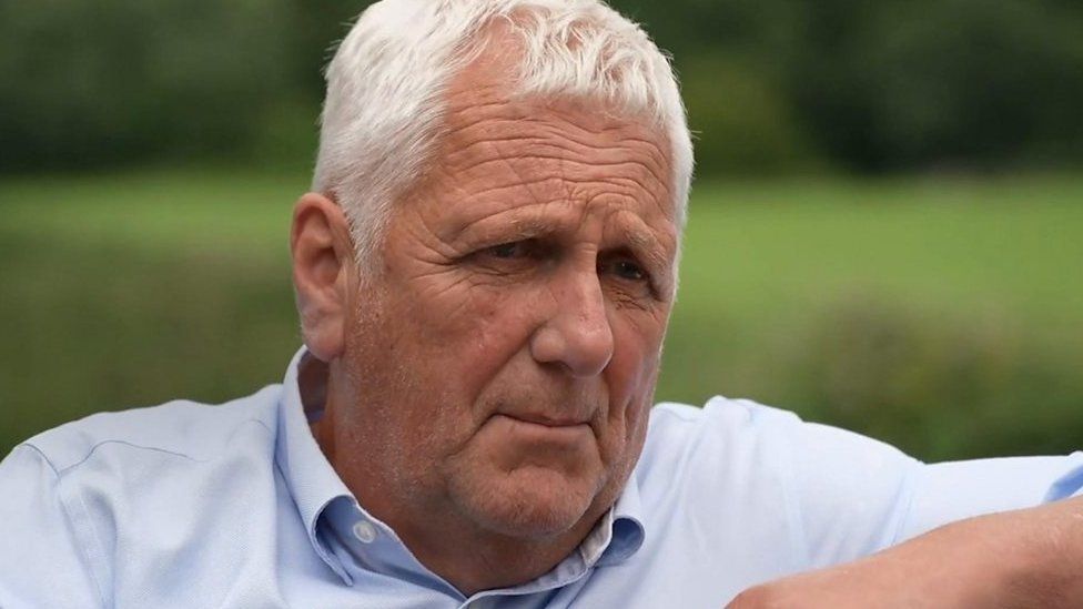 Cyn is-lywydd Undeb Amaethwyr Cymru, Glyn Powell, wedi marw - BBC Cymru Fyw