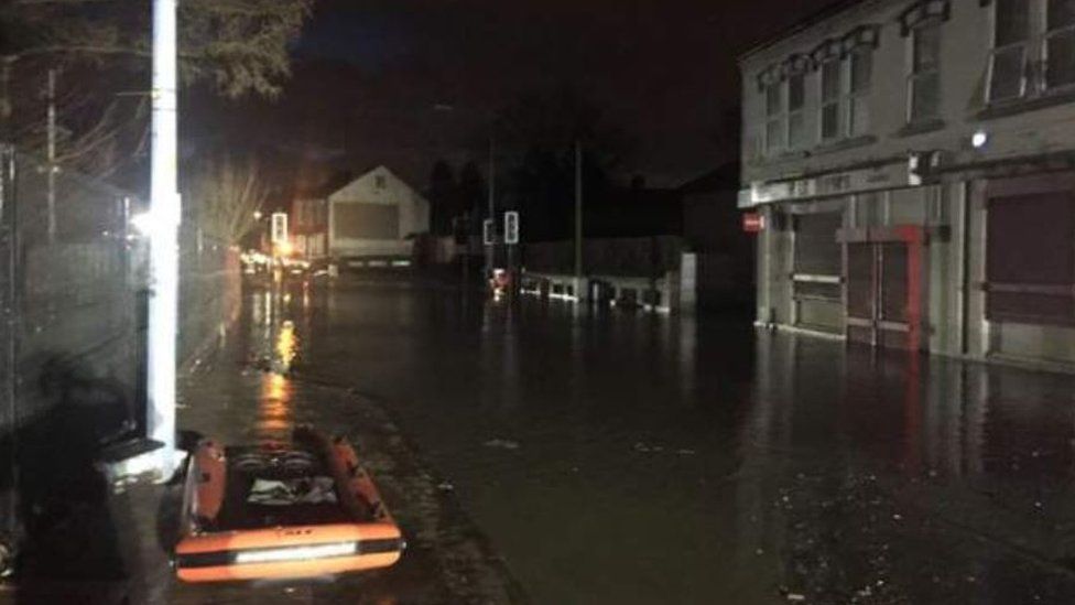 Tipton flooding: Burst water main 'in exactly same spot' - BBC News