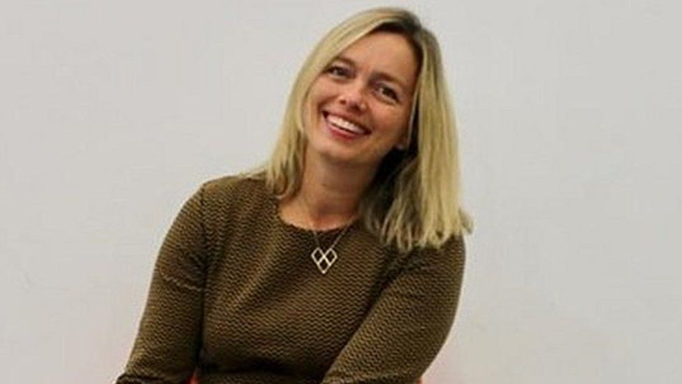 Kate Josephs: Sheffield Council boss 'must stand down' - BBC News