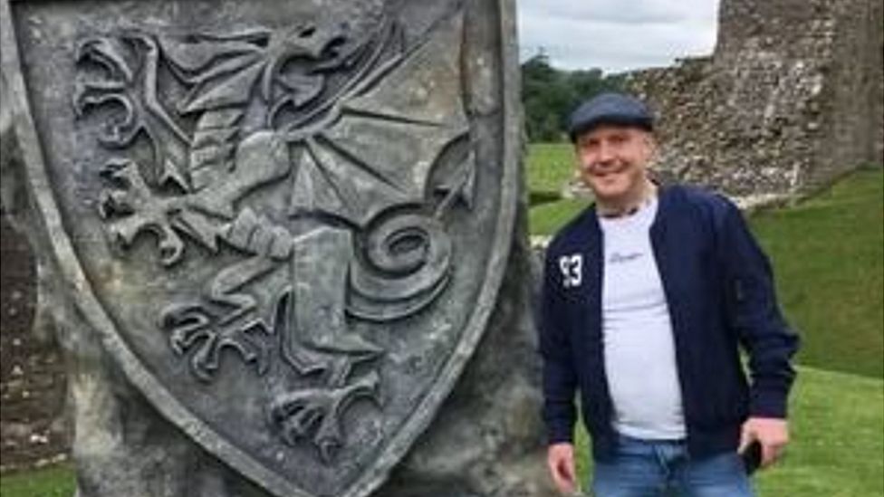 Menyw, 34, yn pledio'n euog i ddynladdiad ei chymar - BBC Cymru Fyw