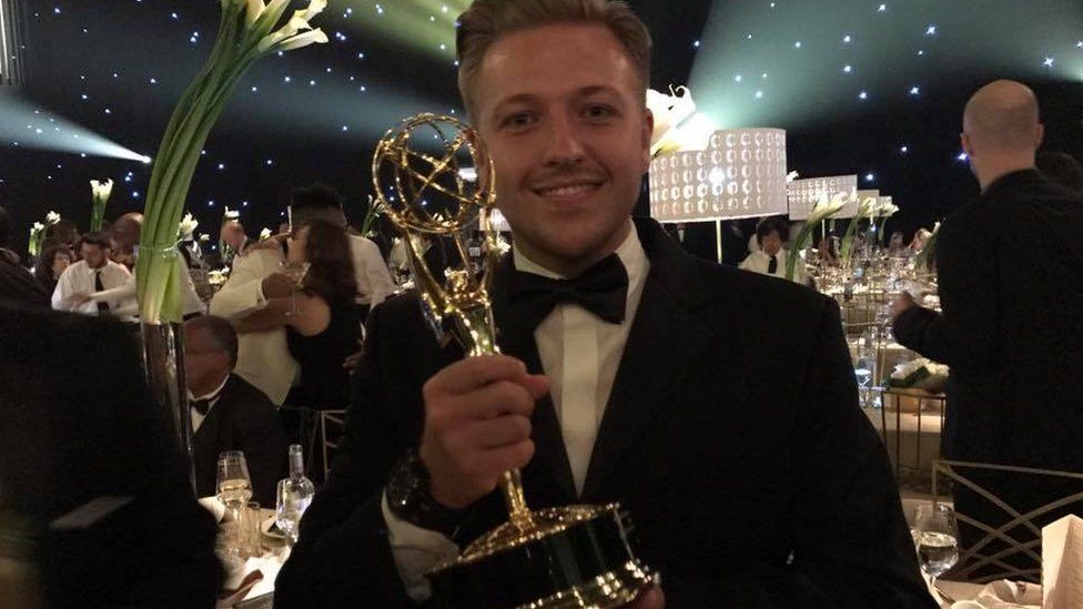 Sedd efo'r sêr - BBC Cymru Fyw