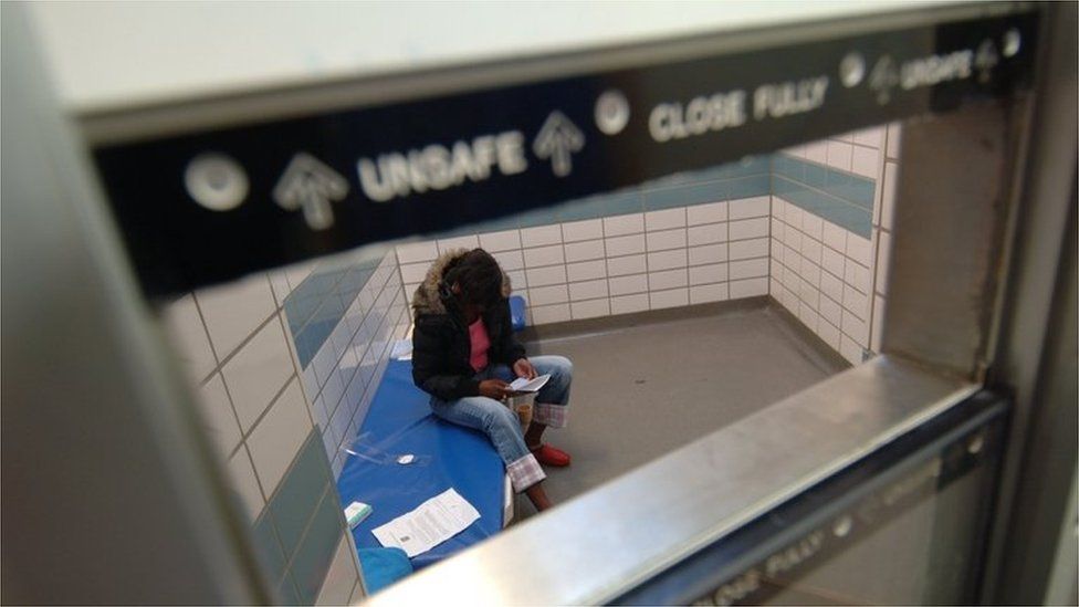 Court cells safety concerns raised in inspection - BBC News