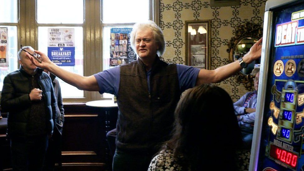 JD Wetherspoon 'to create 10,000 jobs over four years' - BBC News