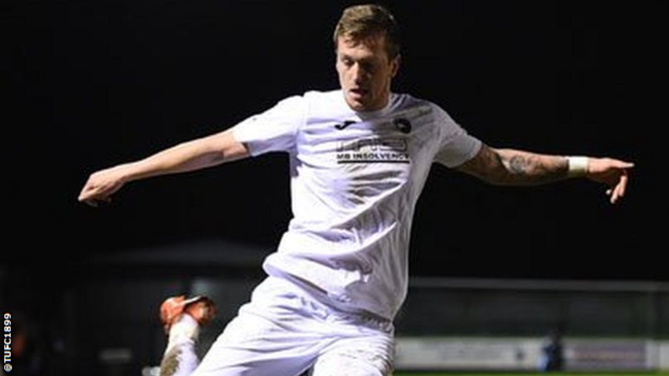 Torquay United: Ben Gerring signs new one-year deal at National League ...