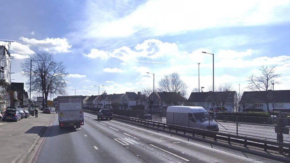 North Circular hit-and-run death crash: Hunt for two cars - BBC News