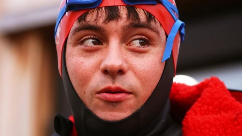 Tom Daley completes 4-day homecoming challenge for Comic Relief - BBC News