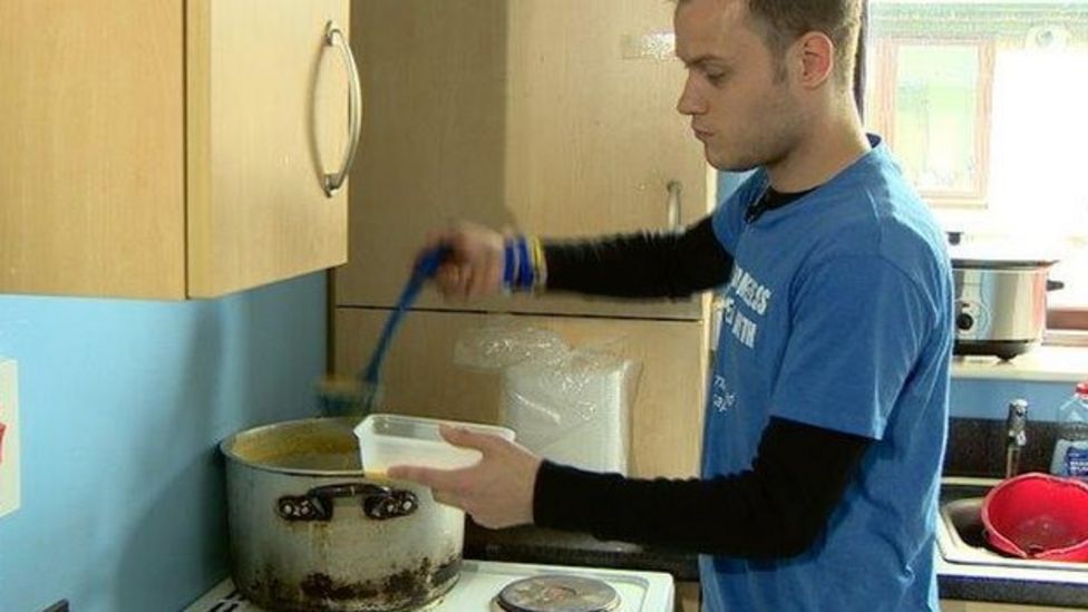 Chef serves up soup and sympathy for the homeless - BBC News