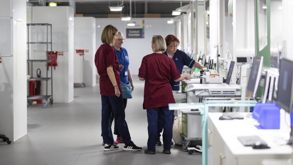 Businesses hope for Scottish government isolation rule change - BBC News