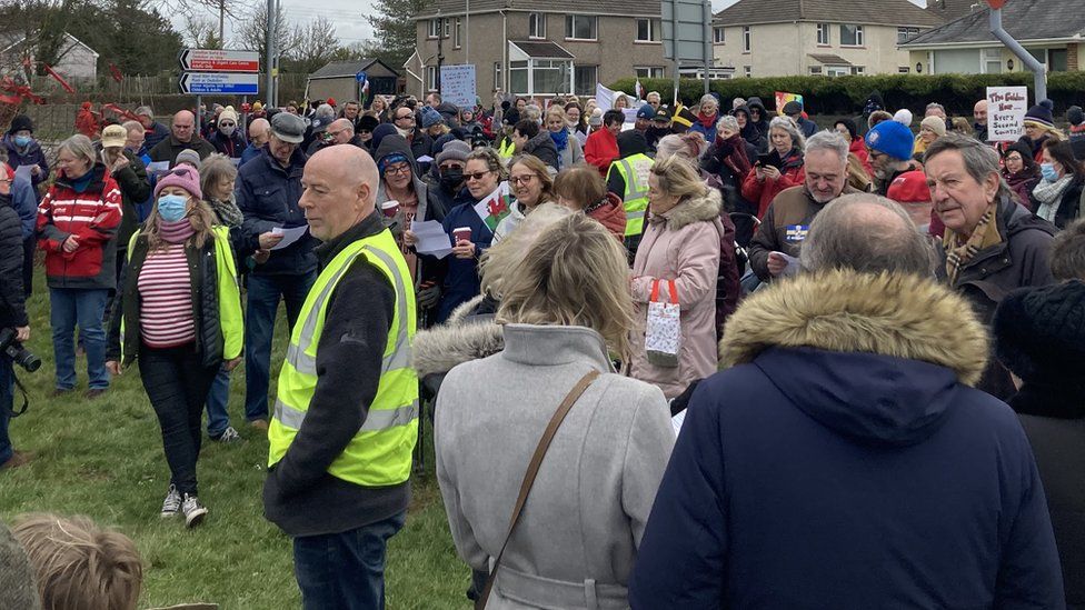 Withybush hospital downgrade prompts Hywel Dda protest - BBC News