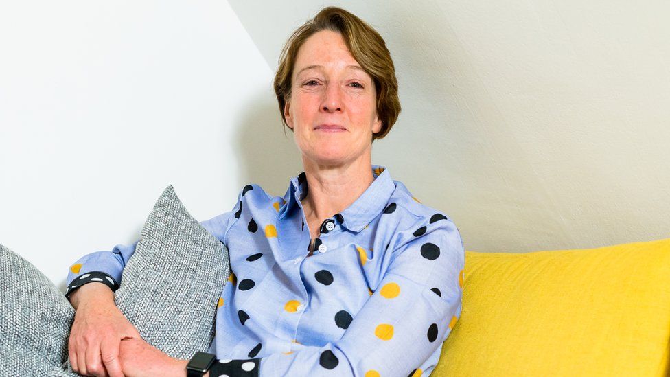 Former hostage negotiator pens memoir about her experiences - BBC News