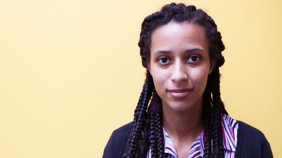 Photo student's images raise issue of ocean pollution - BBC News