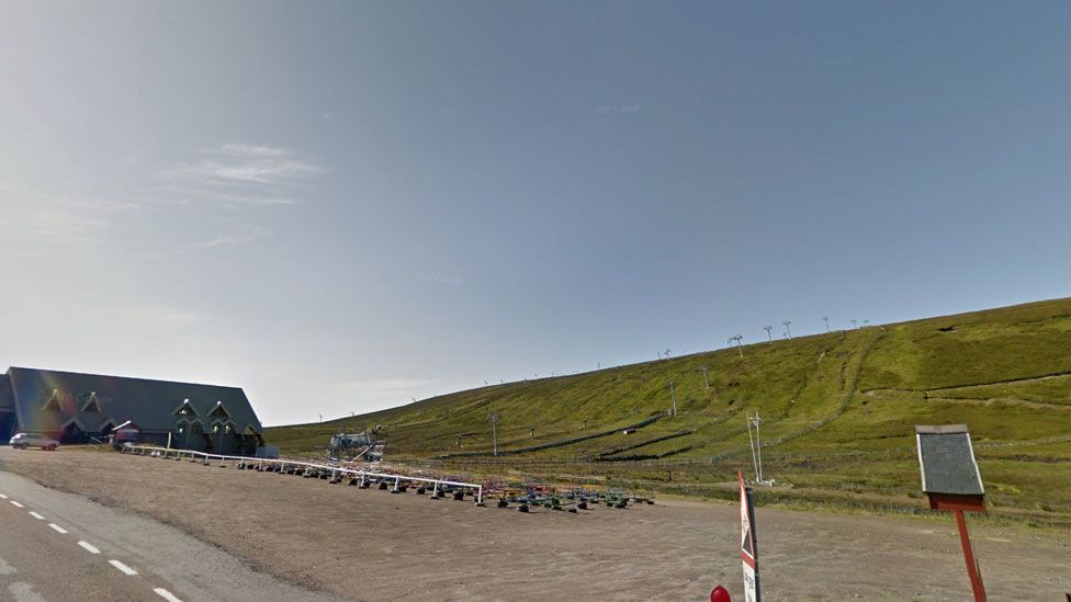 Three Scottish ski centres to make own snow - BBC News