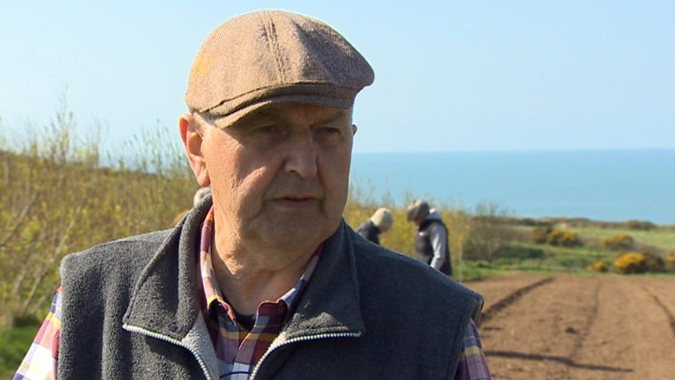 Arbrawf i adfer hen gnydau trwy blannu hadau prin - BBC Cymru Fyw