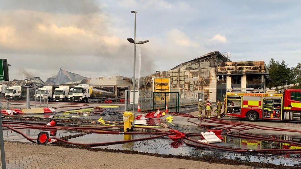 Basildon industrial building destroyed by major blaze - BBC News