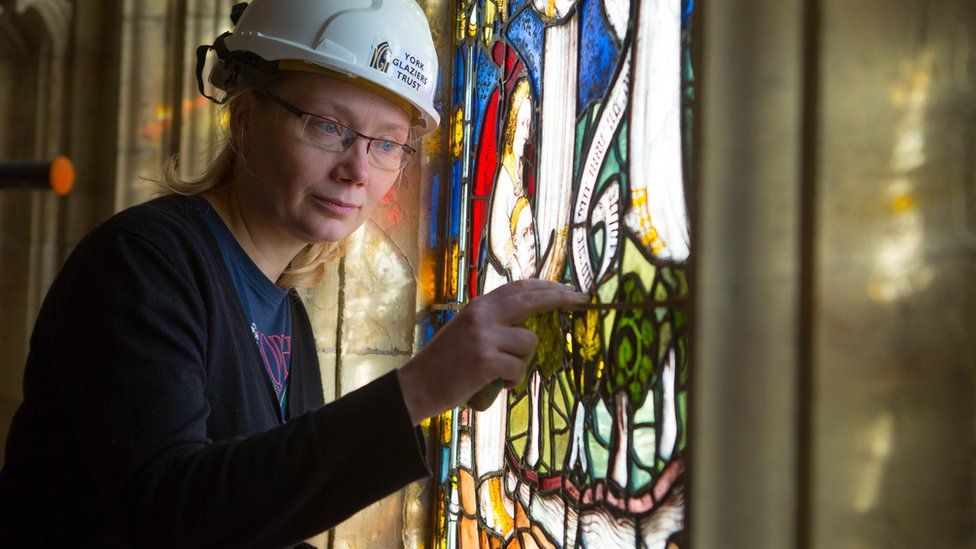 Great East Window at York Minster finally restored - BBC News