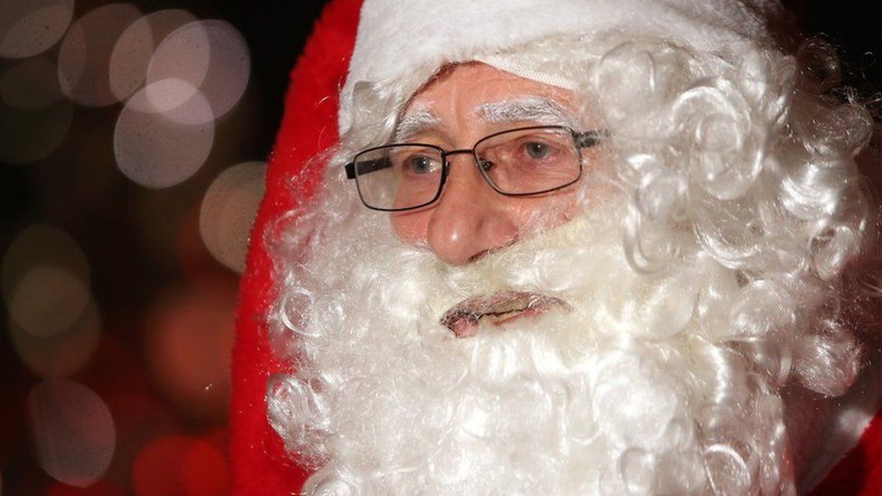 Canada's 'Fashion Santa' brings dapper cheer and charity - BBC News