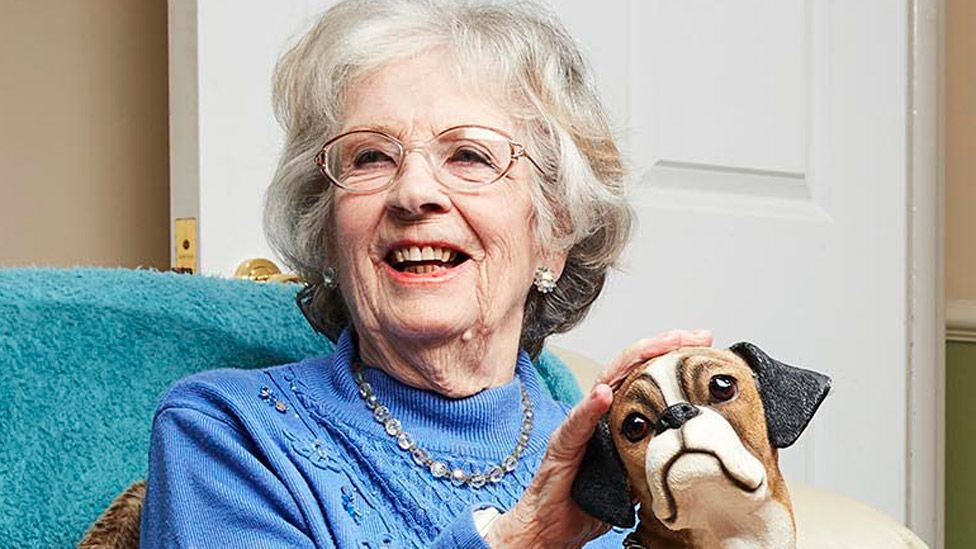 Gogglebox star Andrew Michael dies aged 61 - BBC News