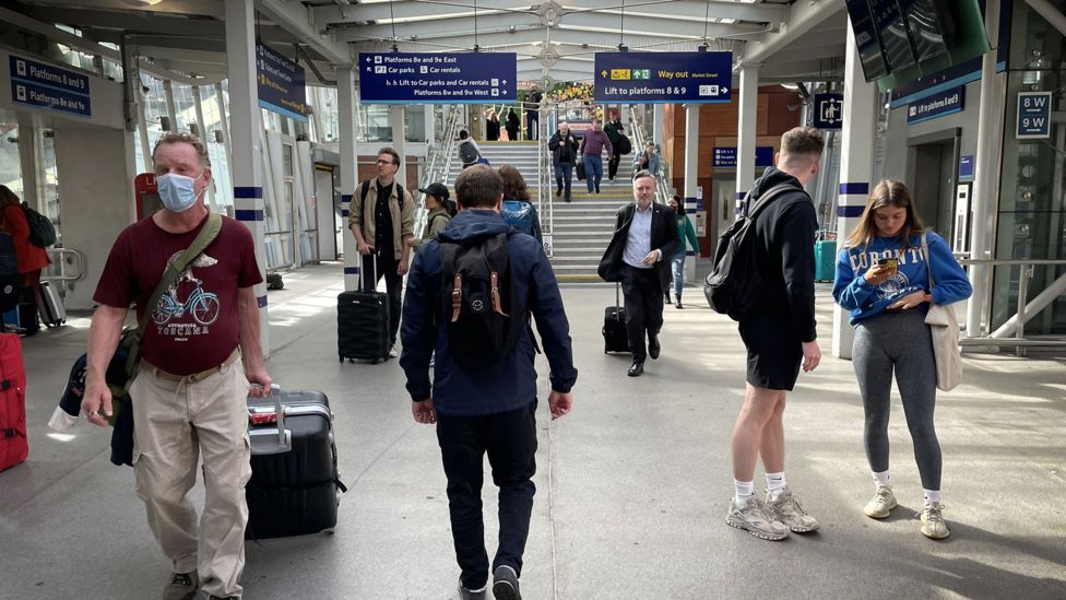 ScotRail adds late trains to emergency timetable - BBC News