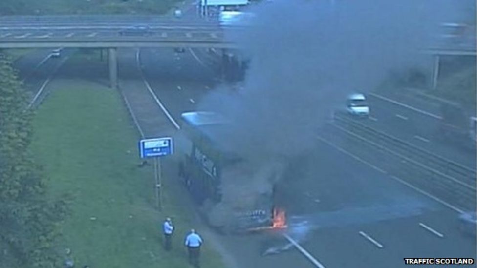 M8 reopens after coach fire affects morning traffic - BBC News