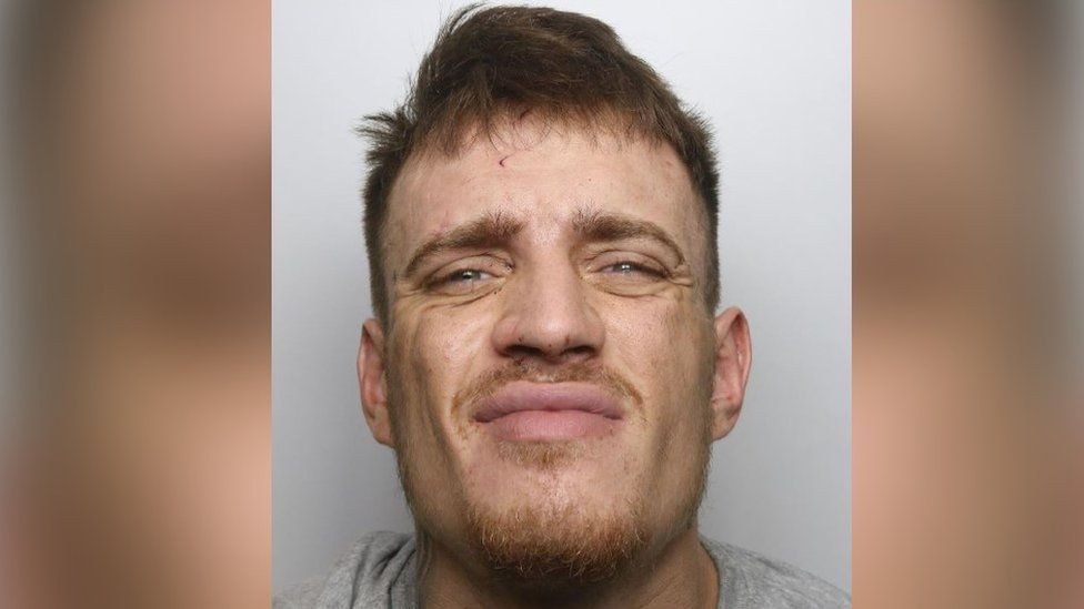 Matlock: Doctor saved life of teenager stabbed in neck at bar - BBC News