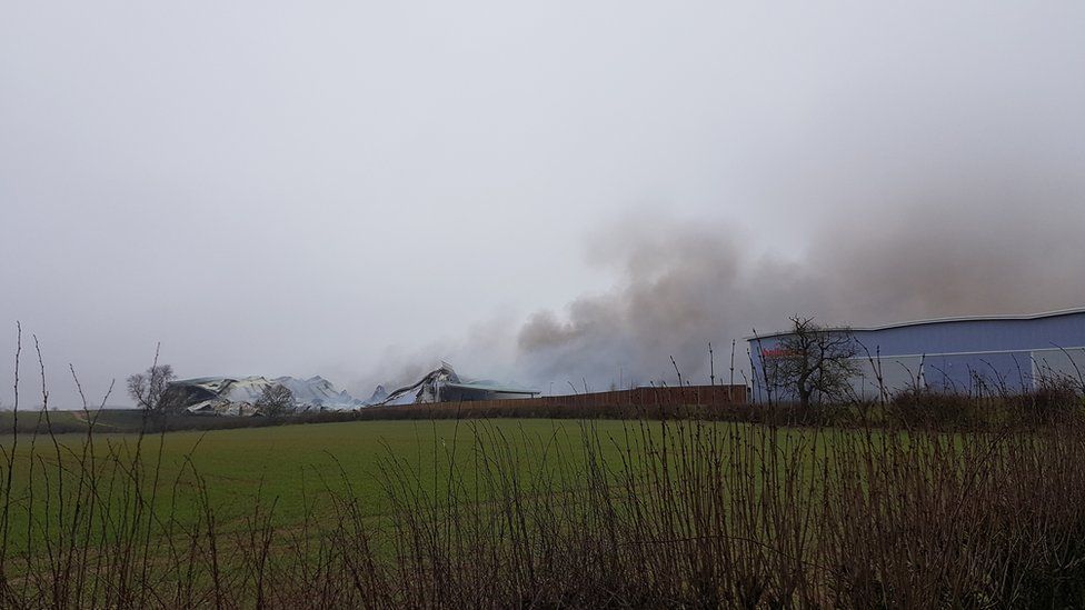 Daventry warehouse set to be rebuilt after fire - BBC News