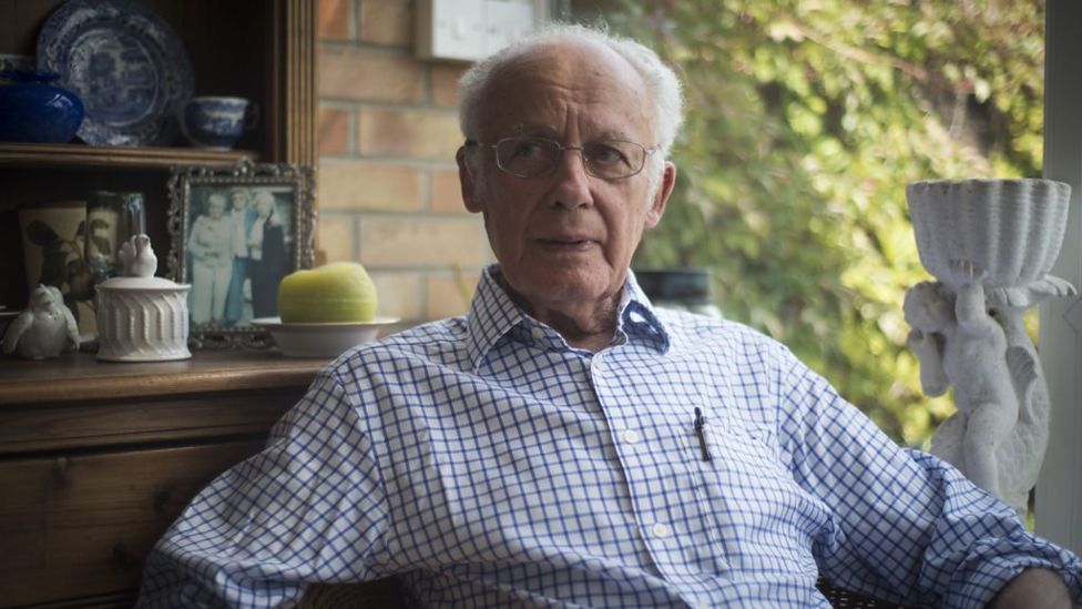 Rudolf Hess: DNA test disproves Spandau prison conspiracy theory - BBC News