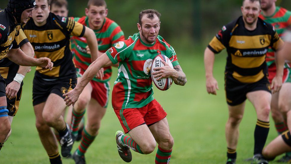 Welsh rugby player suffers serious spinal injury - BBC News