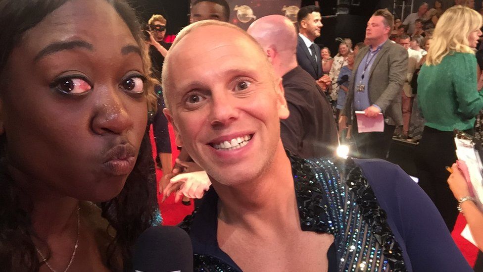 In Pictures: Ayshah's Strictly red carpet celebrity selfies - BBC Newsround