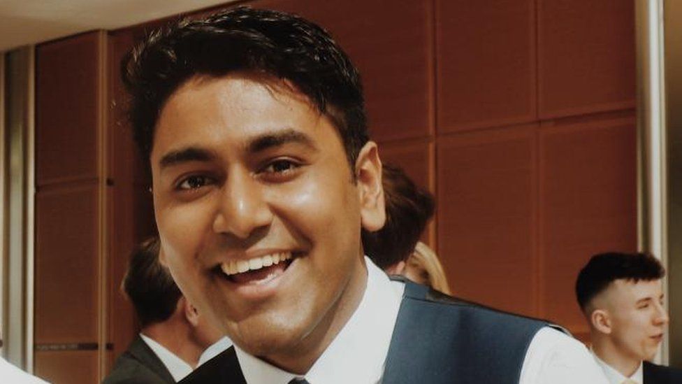 A-levels: Tips for results day, whatever the outcome - BBC News