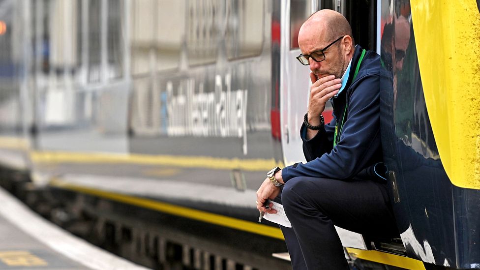 Severn Tunnel maintenance work to cause rail disruption - BBC News
