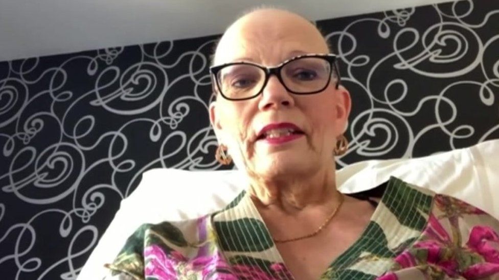 Leicester woman separated from mum loses cancer battle - BBC News