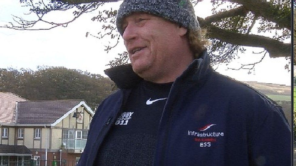 Man dodges falling trees during winds from former Hurricane Ophelia ...