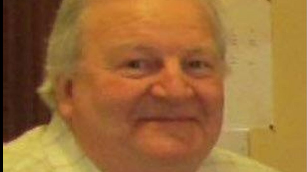 Boat picture released in missing man appeal - BBC News