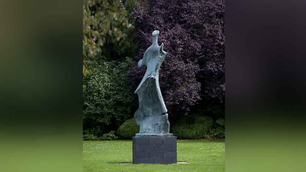 Henry Moore statue loan marks Welwyn Garden City centenary - BBC News