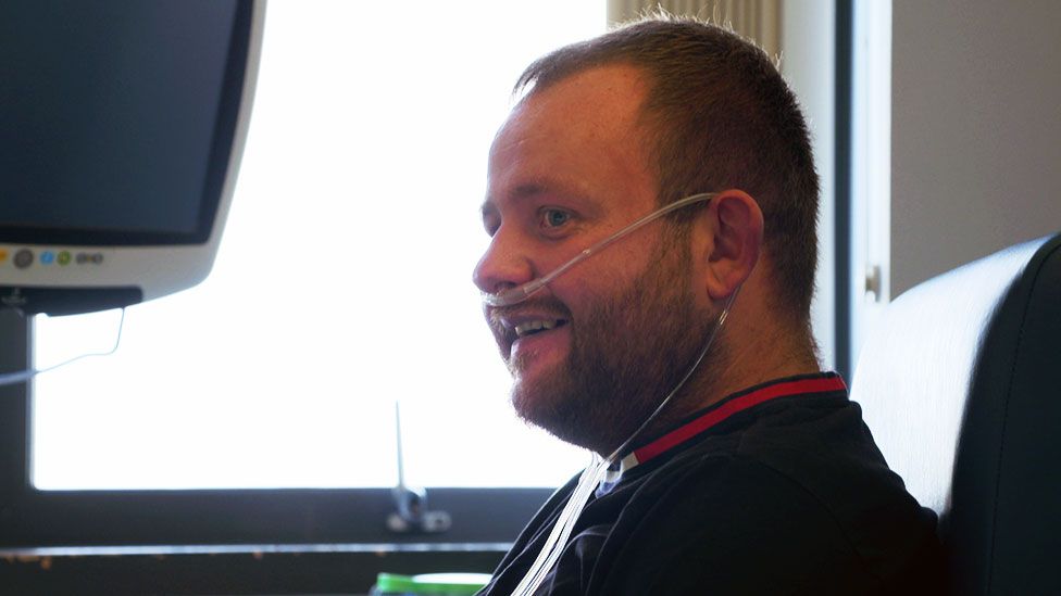 Covid in Scotland: Latest ICU patients 'largely unvaccinated and young ...