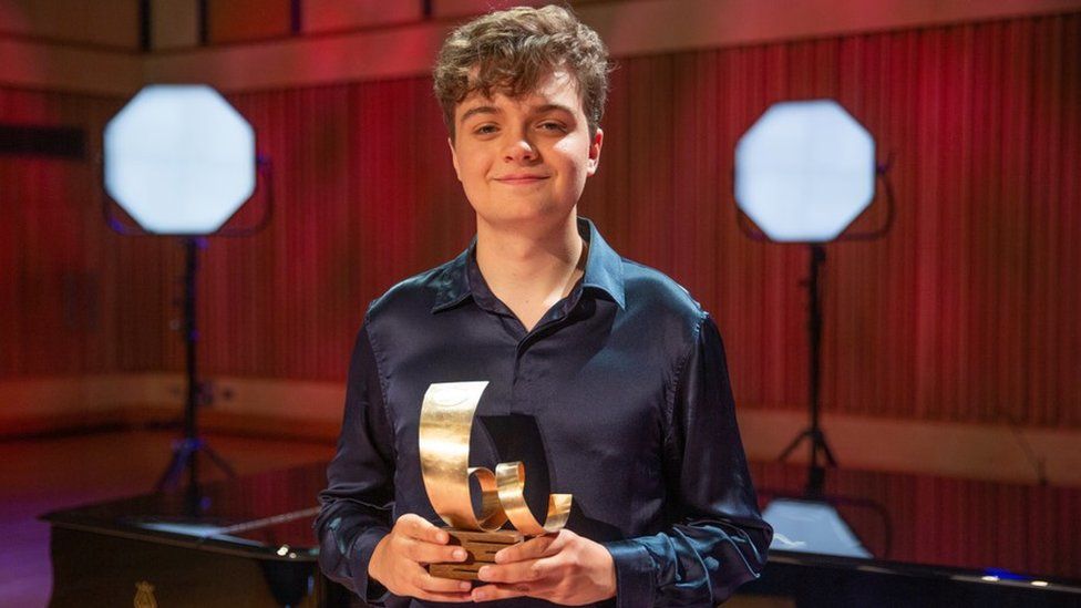 Stornoway announce first new music in eight years - BBC News